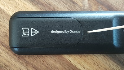 Comment changer les piles d'une télécommande Orange? - Fix Masters